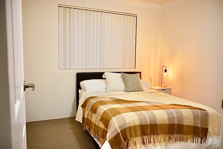 Airstayperth - Airport Townhouse - Victoria Park