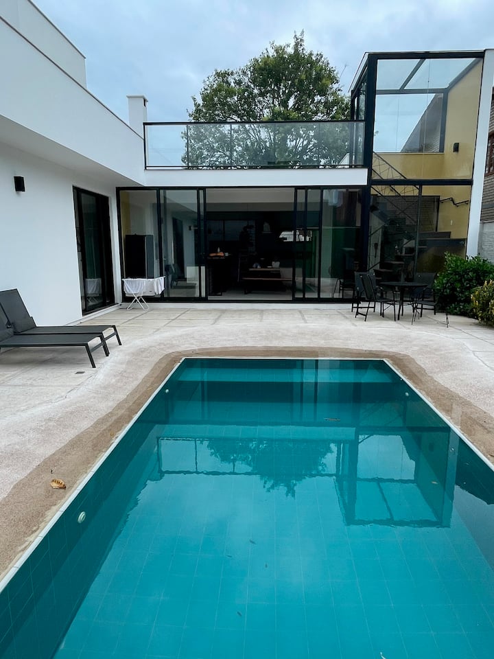 Casa 4 Quartos Com Piscina E Churrasqueira - Florianópolis
