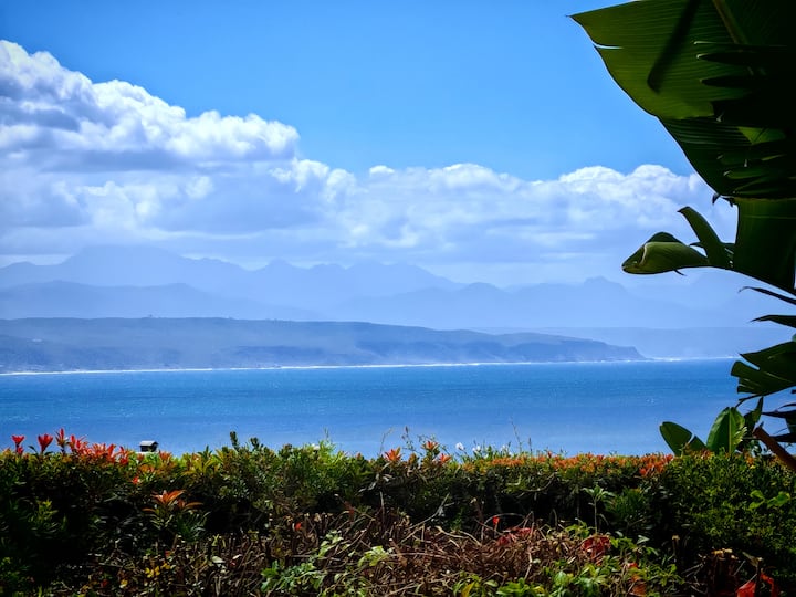 Mountain To Sea Apartment @ Plett Central - Plettenberg Bay