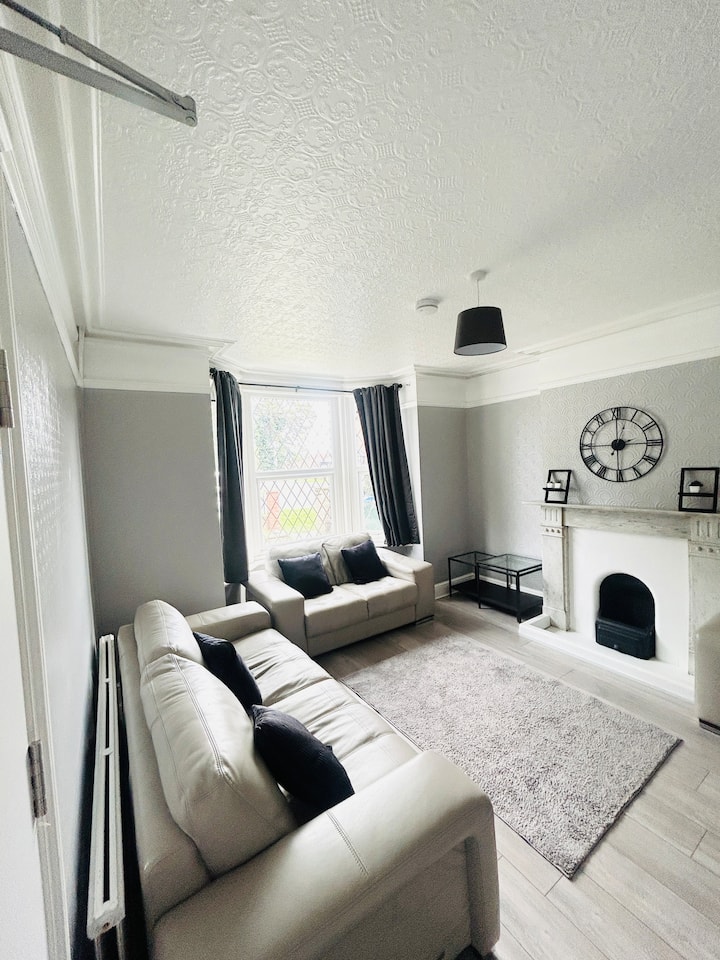 Spacious 4-bed Home By Aylesbury Town Centre - Aylesbury