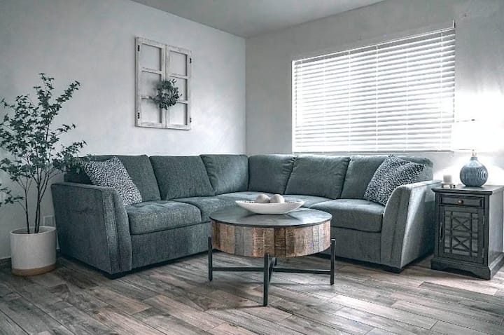 Beautiful 3 Bed 2 Bath Luxury Unit In Bakersfield - Bakersfield, CA