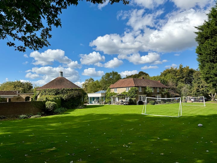 Luxury Home In Surrey On 26 Acres Of Private Land - London Gatwick Airport (LGW)