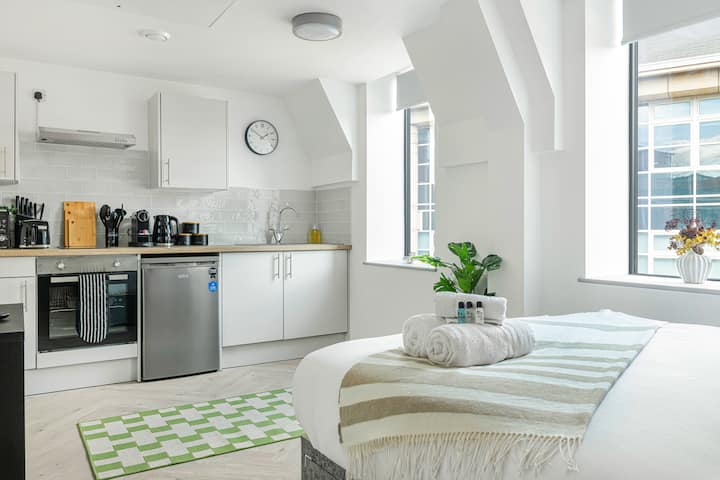 Bright Modern Studio In Ng1 With Lift Access - Nottingham