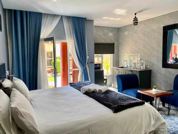 Ennies Executive Room - Harare