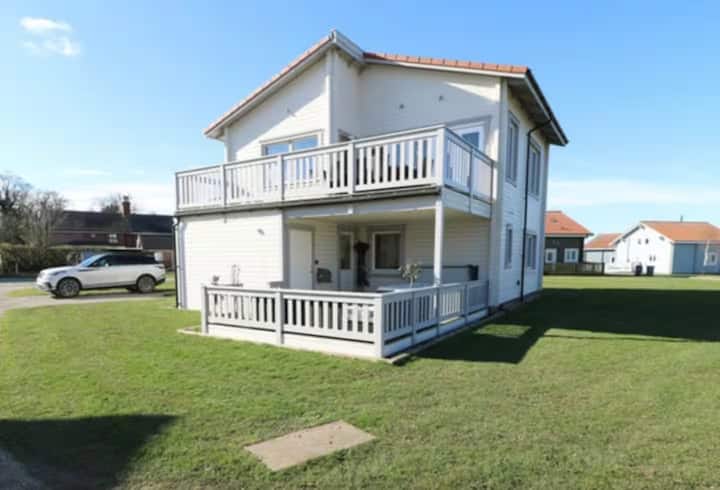 Luxury Scandinavian Style Lodge - Hot Tub & Sauna - Gorleston-on-Sea