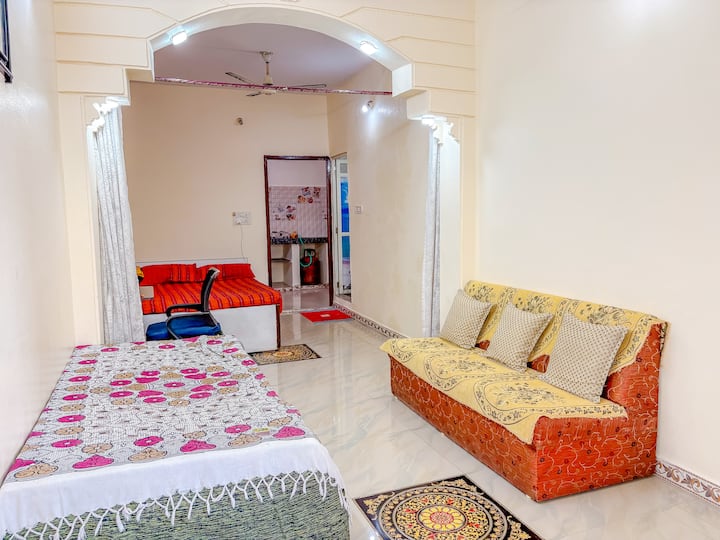 Studio Near Mahakal Mandir • Ac | Wifi - Ujjain