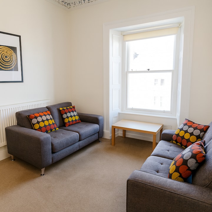 3 Bedroom Elegant Flat - Edinburgh