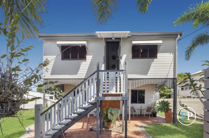 Courtyard Apartment | Walk To Stadium & City - Townsville