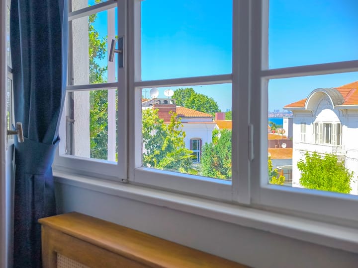 Deniz Manzaralı Balkonlu Deluxe Oda - Büyükada