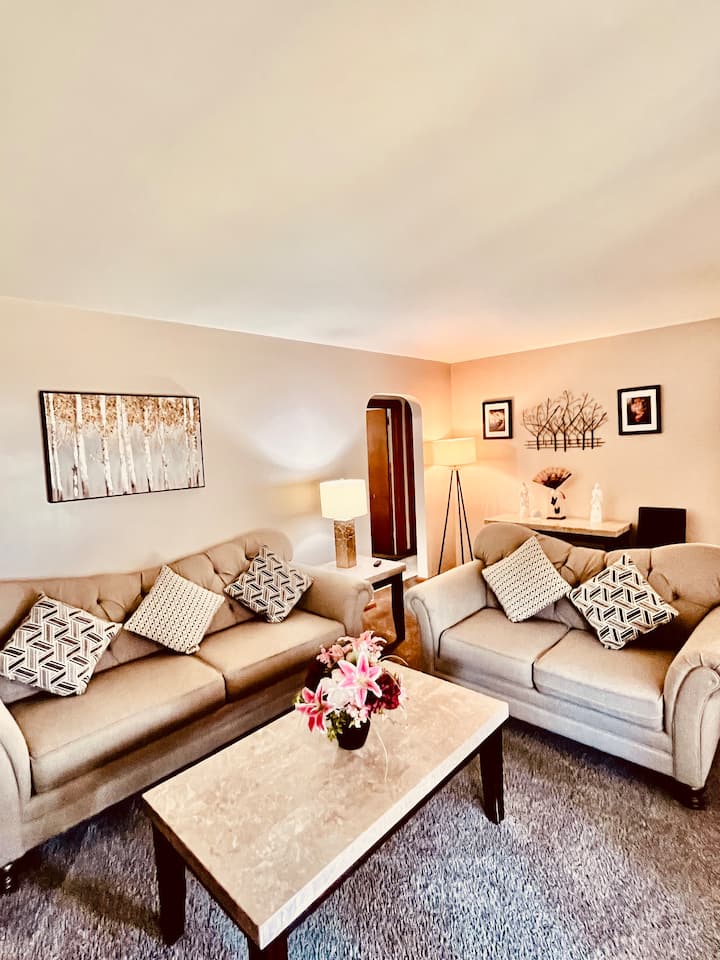 The Gladstone - Youngstown, OH