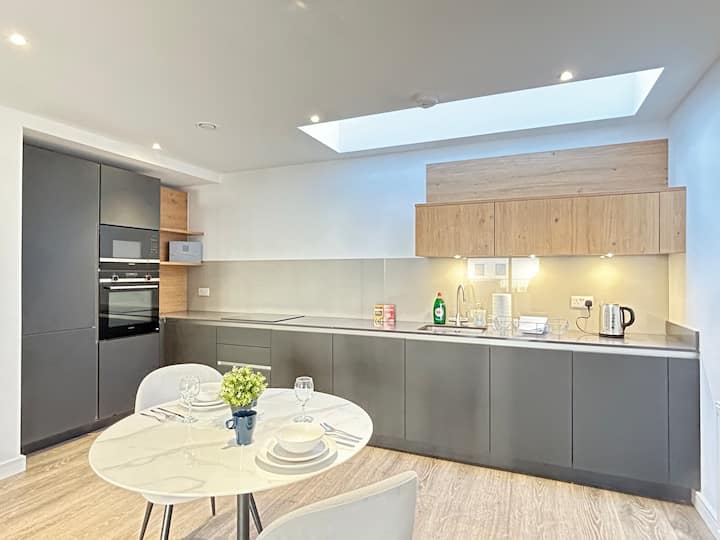 One Bed Flat Next To Holyroodhouse - Leith