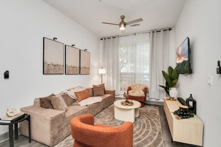 River Oaks Gem - Minutes From Downtown & Galleria - Houston, TX