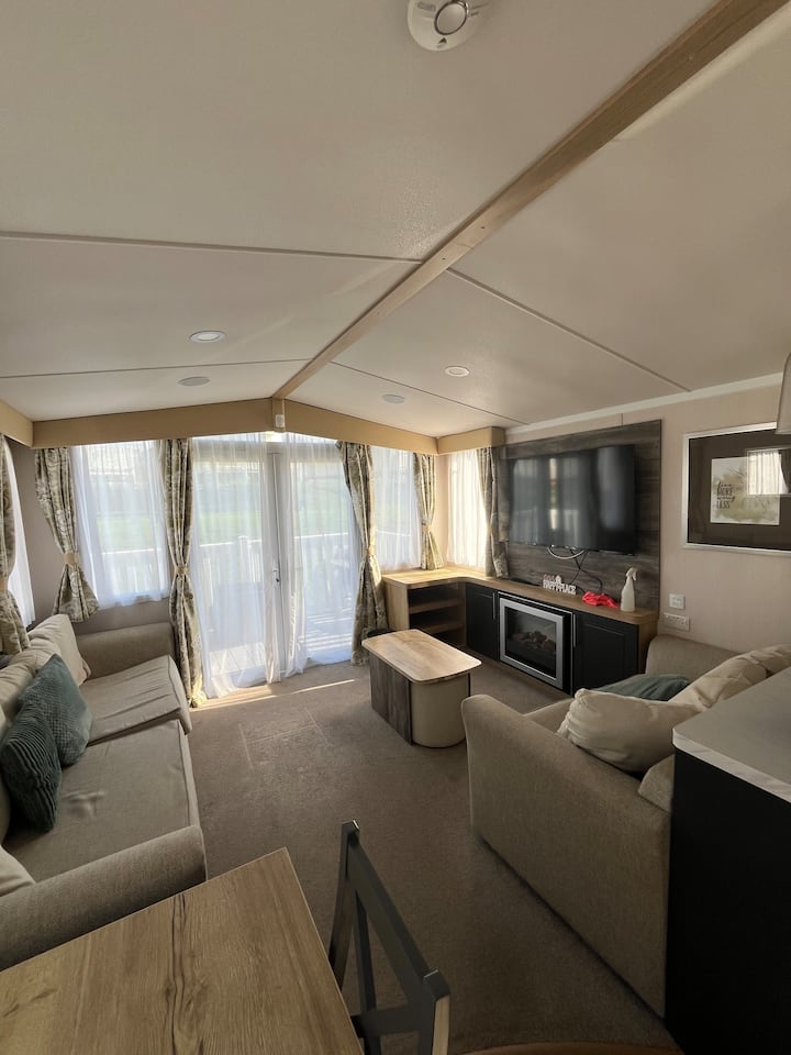 Luxury 3 Bed Swift Static Caravan With Decking - Hastings