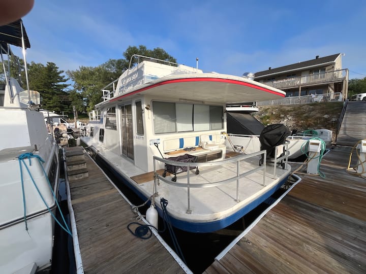 Mississippi River Getaway - La Crosse, WI