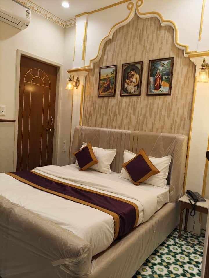 Shahi Kaksh With Balcony View - Indore