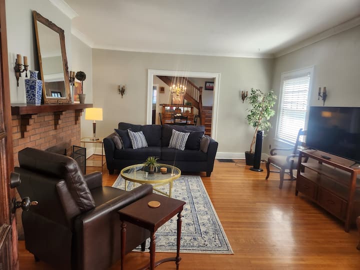 2 Bedroom 1.5 Bathroom Townhome. Near Downtown. - Indianapolis, IN