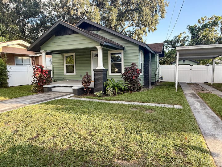 Vintage Charm Meets Modern Comfort • Near Downtown - Tampa, FL