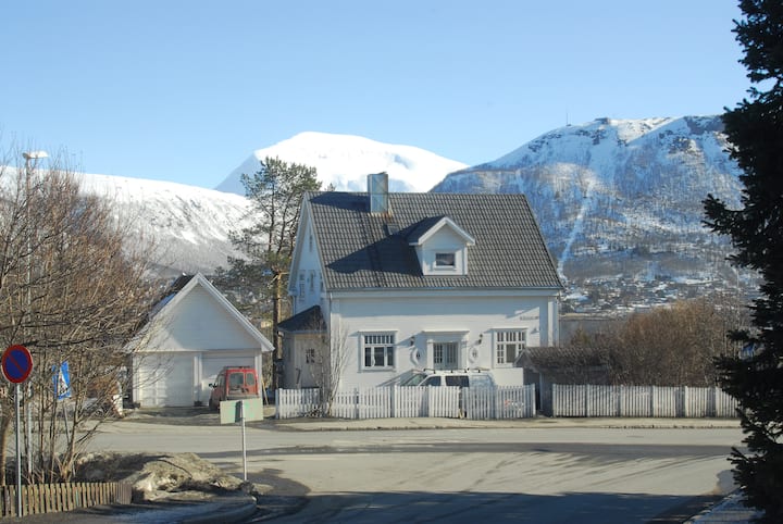 Leilighet I æRverdig Villa Ifra 1924#sentrum - Tromsø