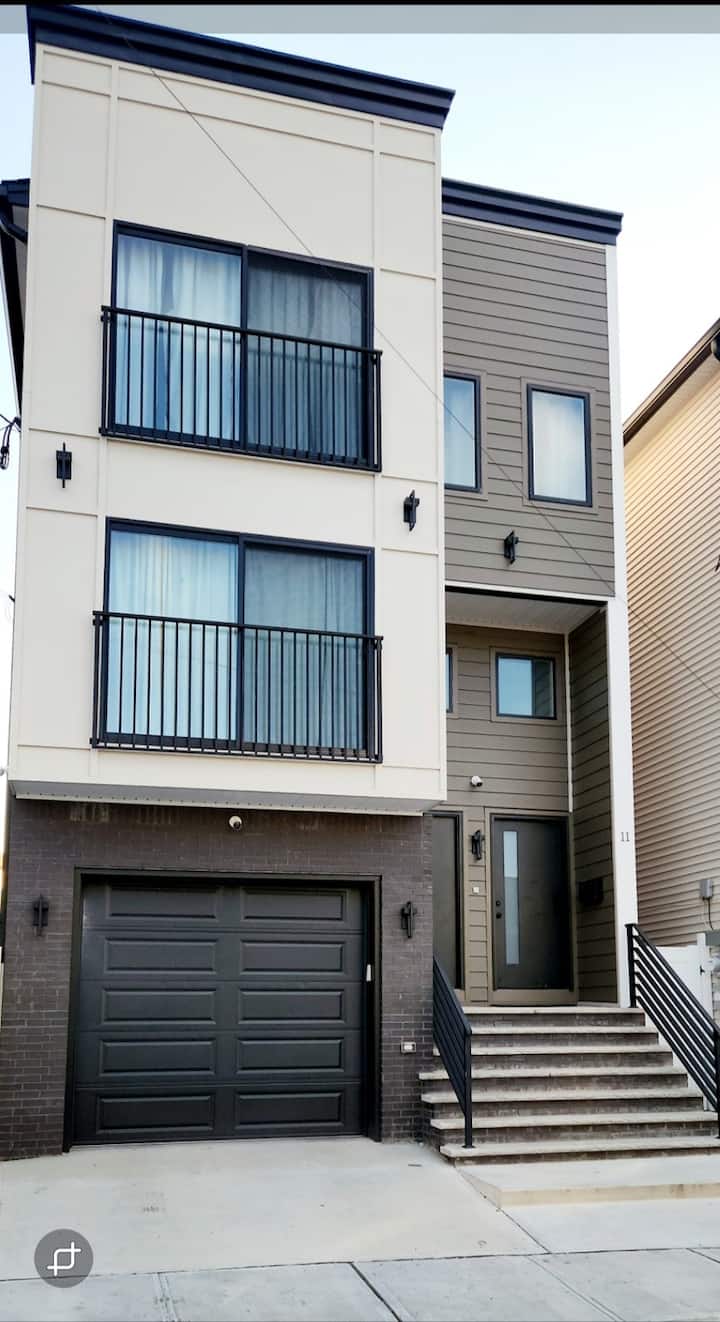 Charming 2br • Safe Neighborhood + Quick Nyc Trip - Newark, NJ