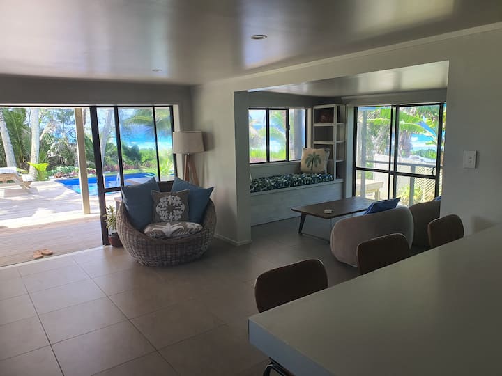 Waikiikii Beach House, Pool, Oceanviews, Sleeps 7 - Cook Islands