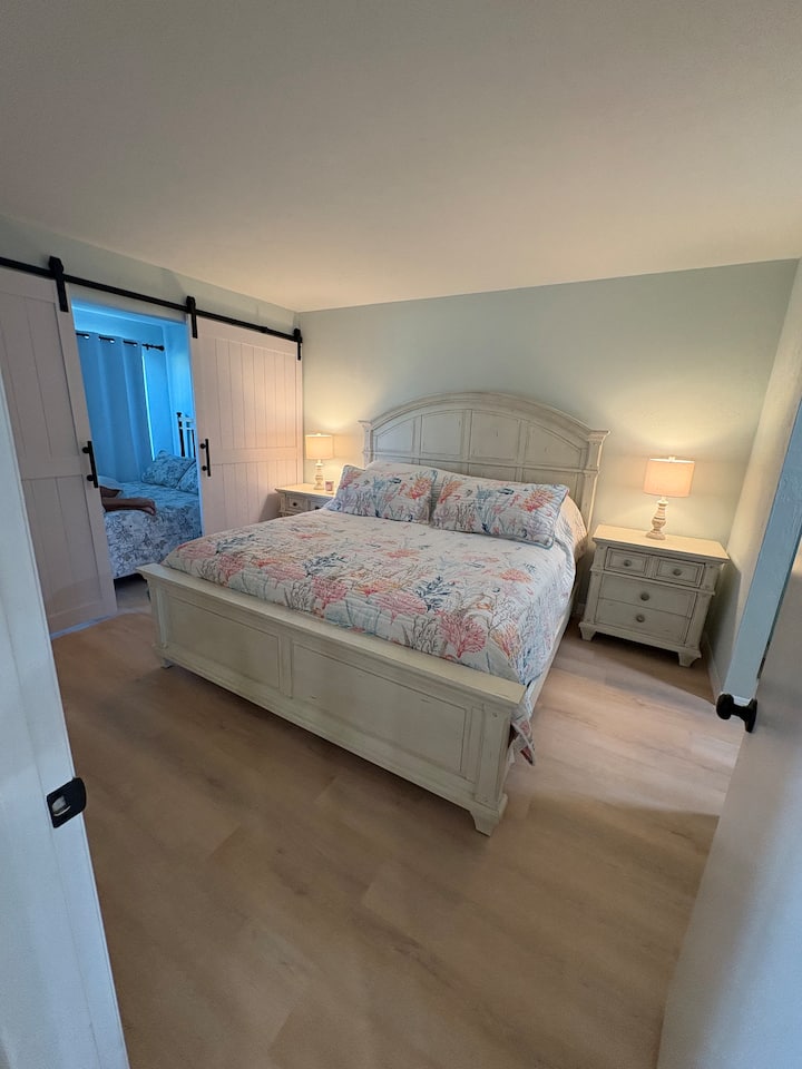 Immaculate Renovated Condo On Marco Island! - Marco Island, FL