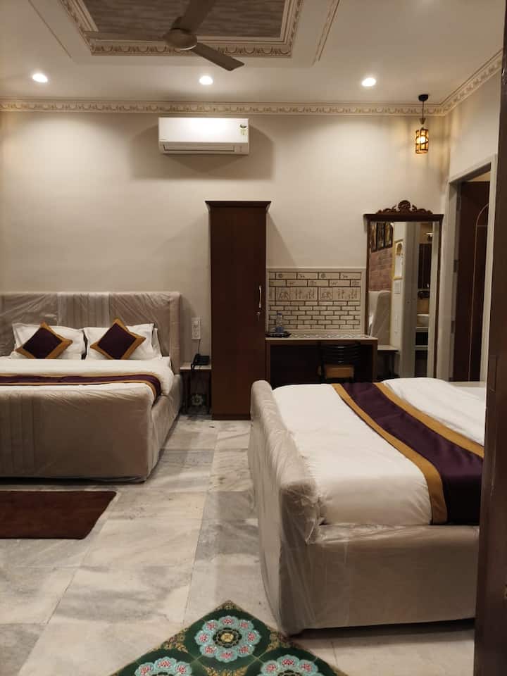 Shahi Pariwar Kaksh - インドール