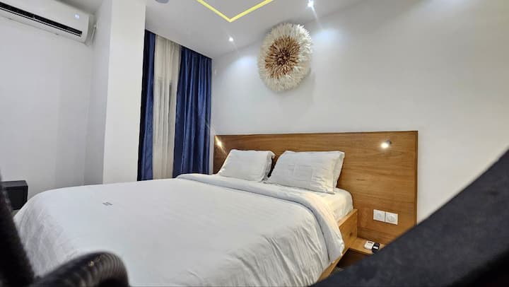 Chambre Premium Akwa - Starlink + Générateur- Iptv - Douala