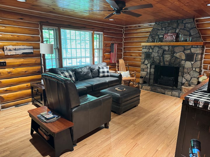 The Cub’s Den | Warm & Welcoming Family Escape - Corinth, NY