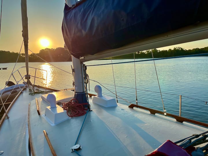 40' Classic Bristol Sailboat - Saint Michaels, MD