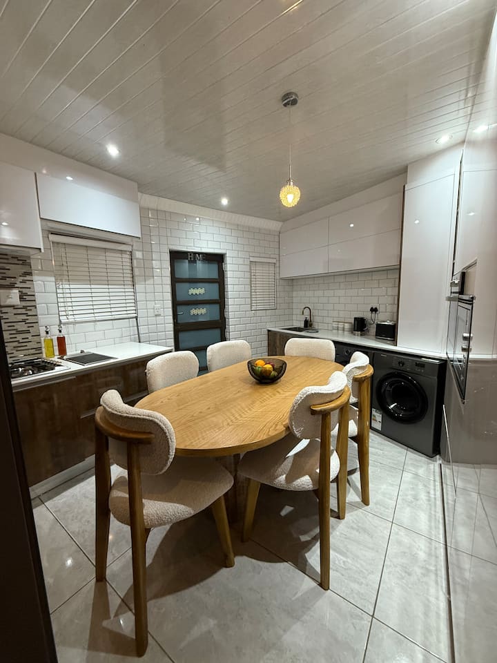 Beautiful House In A Safe Estate Area - Delmas