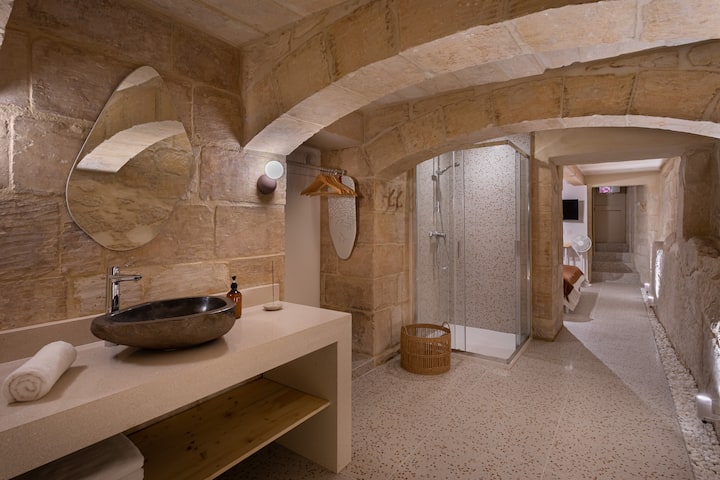 A Cellar Suite Carved In Rock - Intimate Hideaway! - Valletta