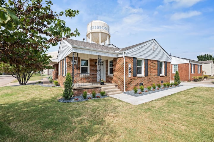 Cute Campus Charmer, Beautifully Remodeled - Edmond, OK