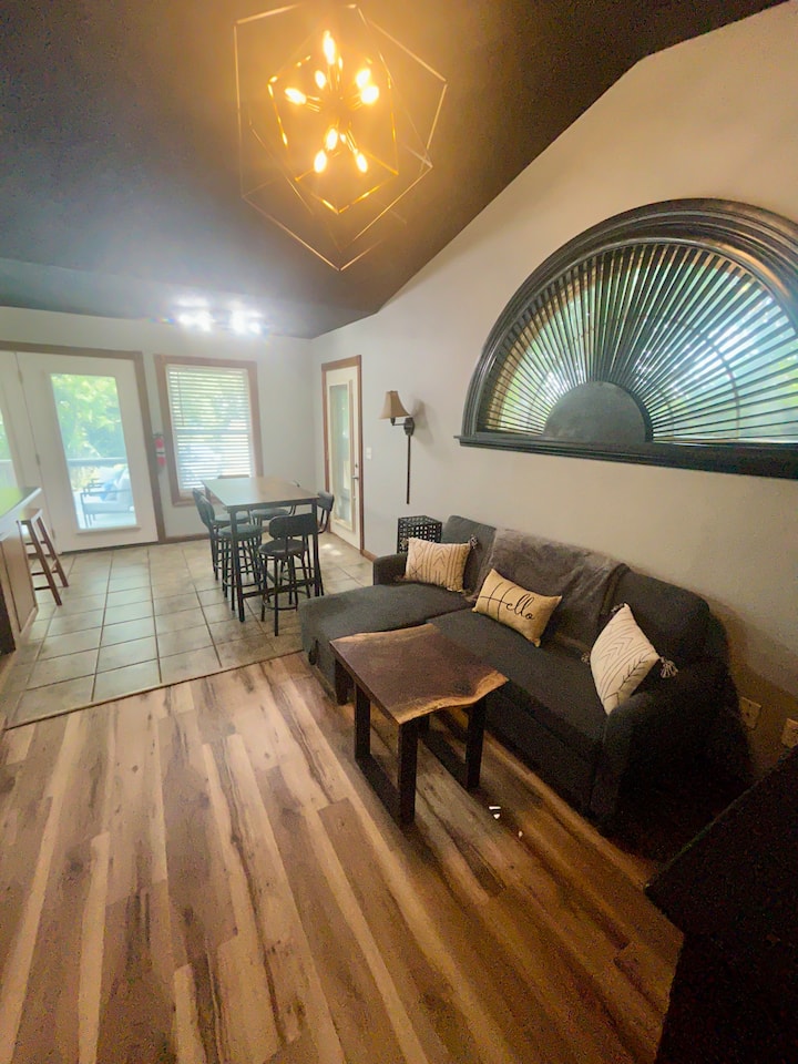 Grafton Tiny Home Getaway - Grafton, IL