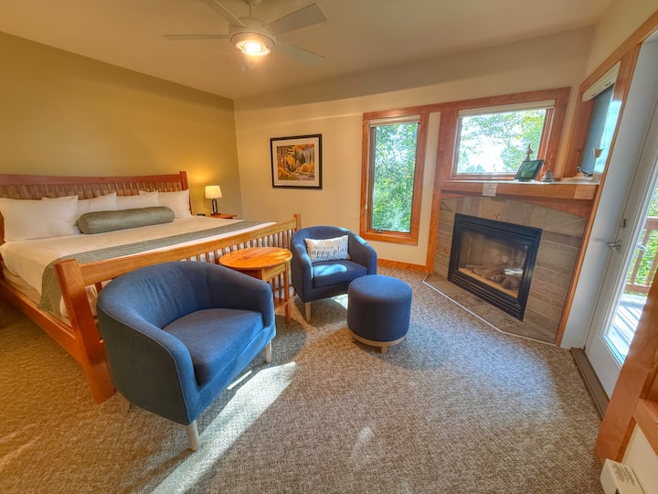 Ridge & River Lower Guestroom - Lutsen, MN