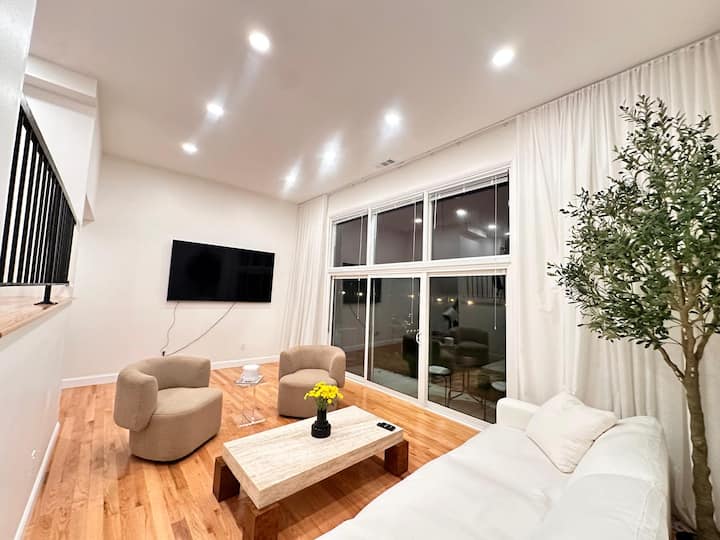 Family-friendly Modern 3br Townhouse - Gaithersburg, MD