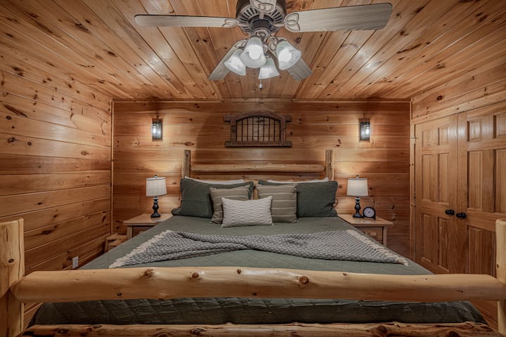 EPIC Views! | Cozy Modern Cabin, Arcade, Hot Tub - Houses for Rent in ...