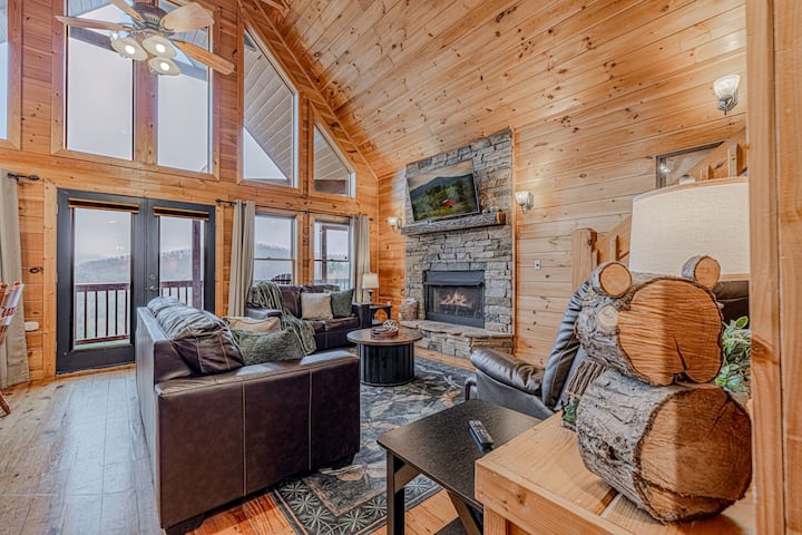 EPIC Views! | Cozy Modern Cabin, Arcade, Hot Tub - Houses for Rent in ...