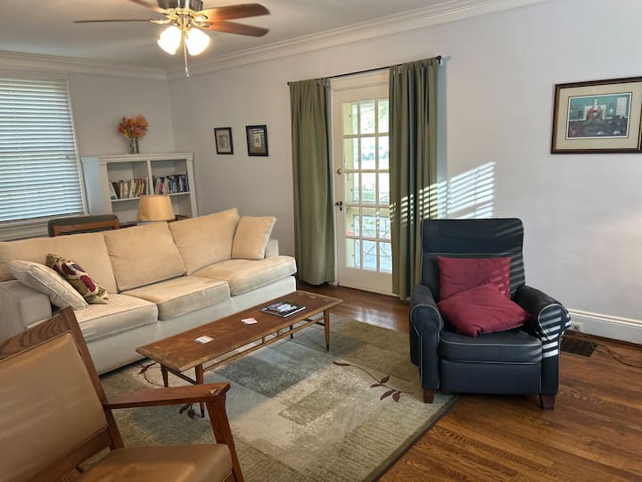 Cozy Fort Hill Cottage - Lynchburg, VA