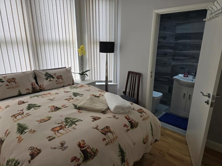 5 Bed Flat Near The Sea - East Sussex