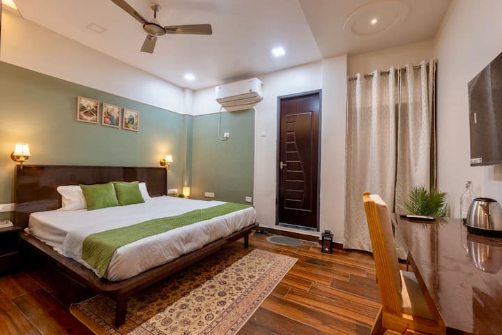 Centrally Located Boutique Villa W/ Cook & Parking - India