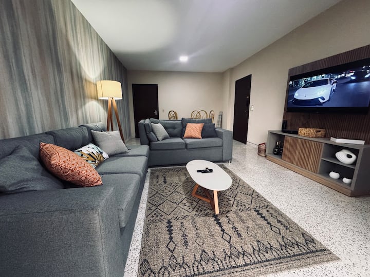 Apartamento Amplio Y Luminoso/ Ubicación Premiun. - Asunción