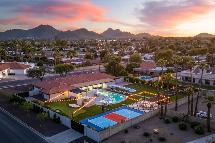 The Club Haus | 1 Acre Sports Oasis + Heated Pool - Vereinigte Staaten