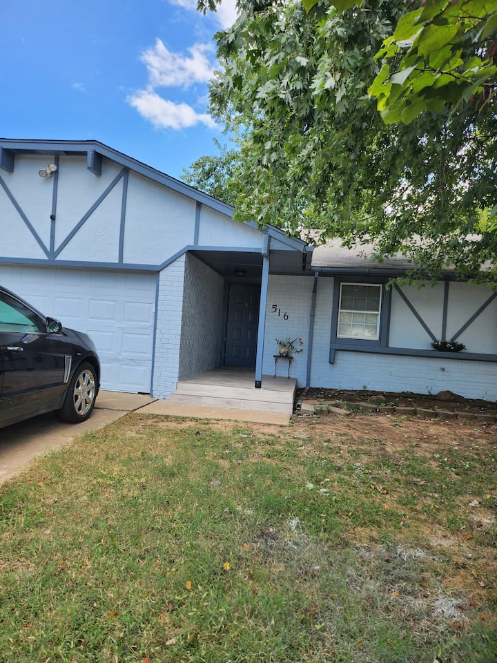 Nice House In Edmond, Oklahoma By Uco - Edmond, OK