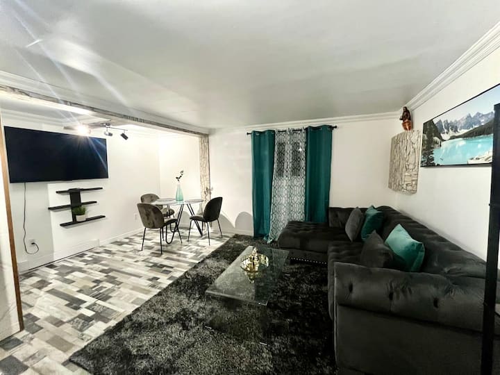 Entire 1 Bedroom Apartment At Heart Of Sherbrook - Sherbrooke