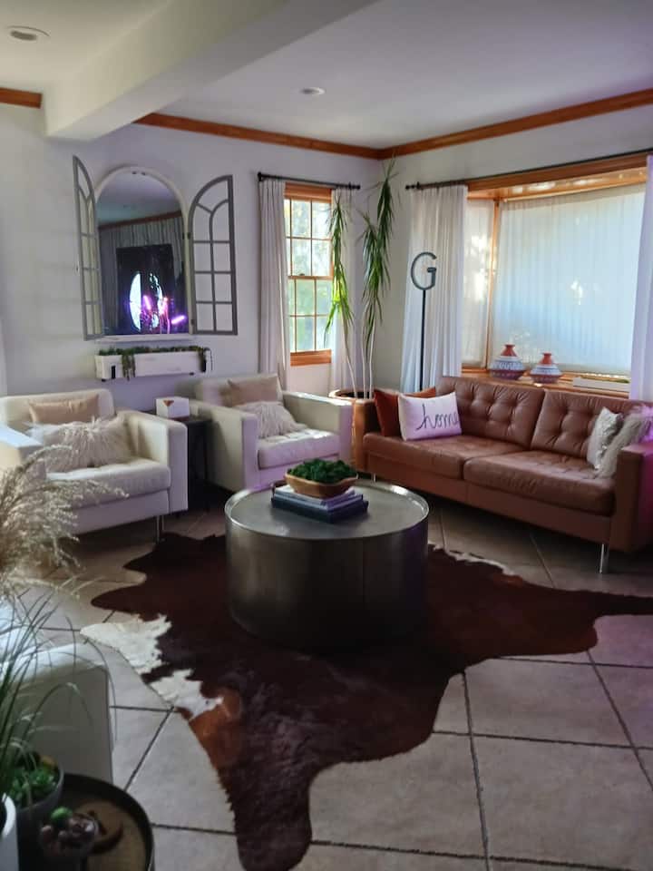 Sophisticated 5-br Woodmere Getaway Near Shops - Rockaway Beach