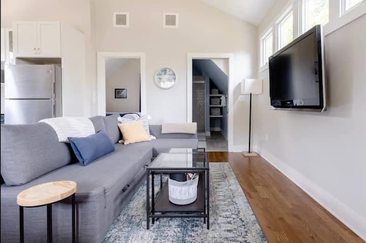 Soak Up The Calm At An East Nashville Guest House! - Nashville