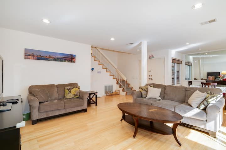 70 Inch Tv / Spacious 3b Condo In Gated Community - Hacienda Heights, CA