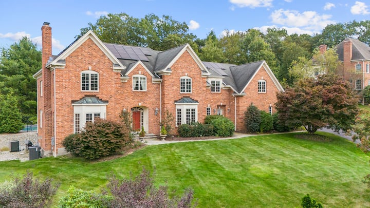 Luxe Avon Escape | 5 Rooms, Pool, Sauna & Theater - Farmington, CT