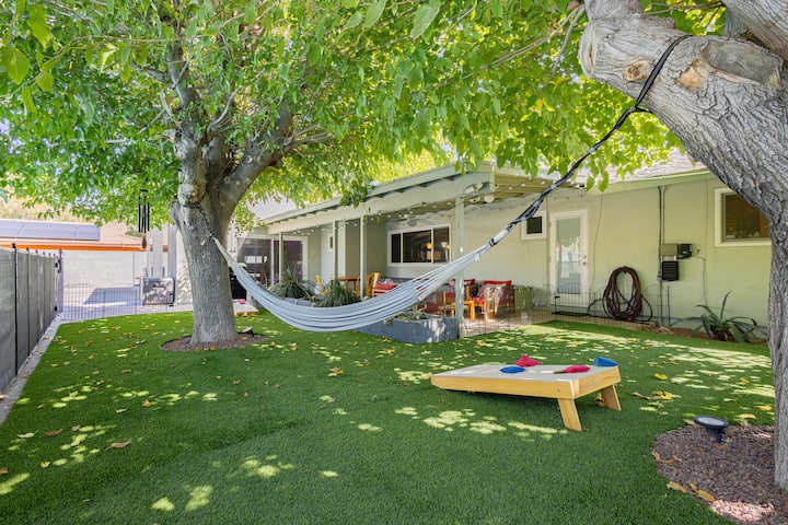 Vegas Oasis! Indoor Gym, Game Room, Pool, Pingpong - Las Vegas, NV