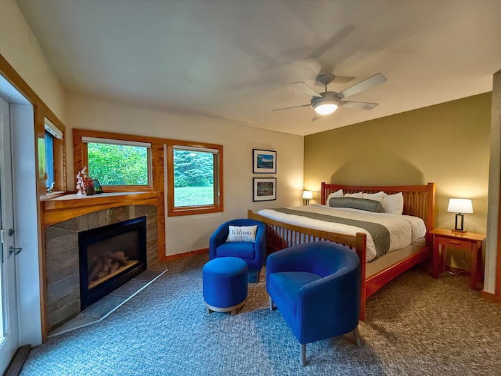 Ridge & River Lower King Guestroom - Lutsen, MN